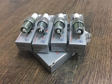 Свечи зажигания VAG NGK "Longlife" для VW, Audi, Skoda, Seat (101 905 ...