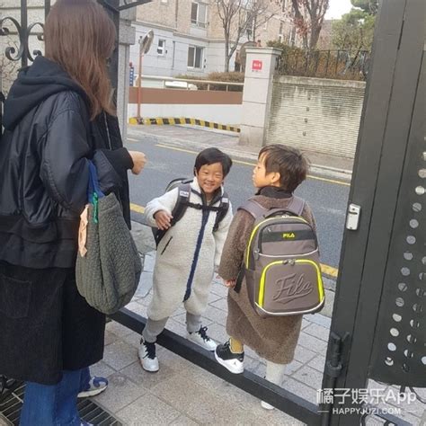 还记得《超人回来了》里面的书言书俊吗？他们都长这么大啦！凤凰网娱乐凤凰网