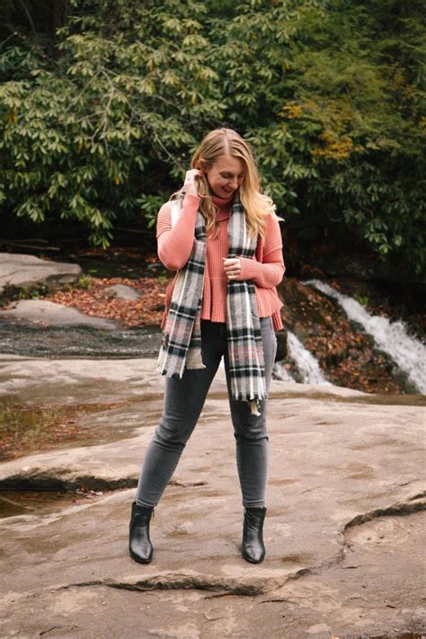 Outfits With Grey Jeans For Women Allyn Lewis