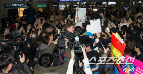 포토 코난 오브라이언 코난을 찾아라~발디딜 틈없는 공항~