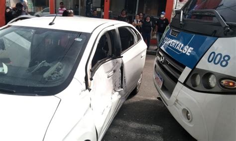Colisão Entre Carro E Micro ônibus Deixa Uma Pessoa Ferida No Centro