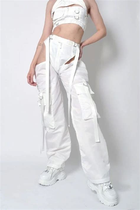 机械、赛博朋克风格裤子设计参考，帅的 1000不同风格服饰素材汇总：o网页链接 绘画参考素材学画画服饰参考 花瓣网