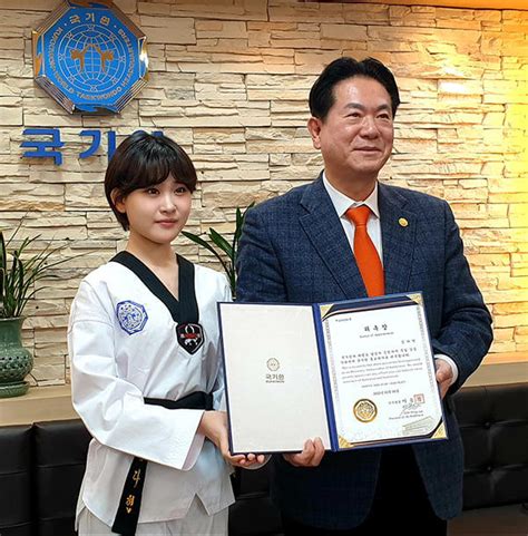 국악트롯요정 김다현 세계에 태권도 알린다국기원 홍보대사 위촉