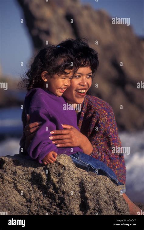 Filipina Girl Fotos Und Bildmaterial In Hoher Auflösung Alamy