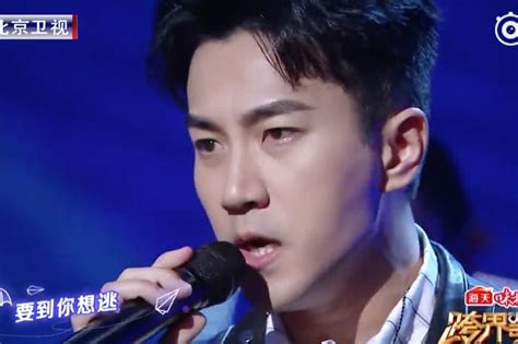 听刘恺威唱歌，忍不住联想到塑料夫妻情，真的是心如刀割！