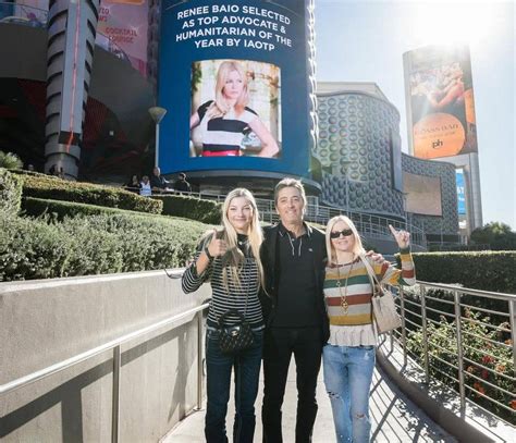 Happy Days Star Scott Baios Striking Daughter 18 Is A Golf Star In