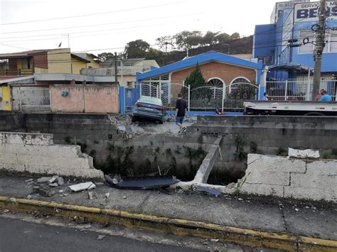 Carro fica totalmente destruído após acidente em Várzea Paulista POP TV
