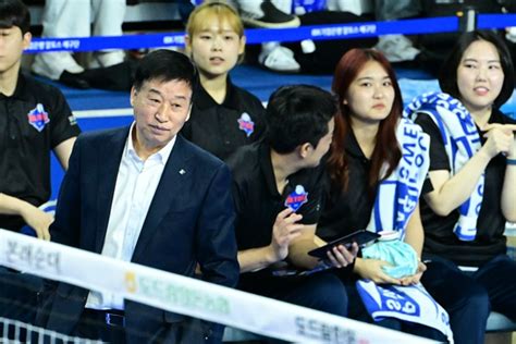 “마음껏 보여주고 싶을 텐데 안 되니” 눈물이 많아진 제자들 명장은 긍정적으로 바라본다 Mk장충 Mk스포츠