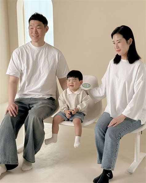 겸💛 감성육아 아기가있는집 해피프린스 스튜디오 촬영 스케치🤍 겸이네 가족 소중한 추억 차곡차곡 Happyprinceofficial 추억쌓기 소중한세가족