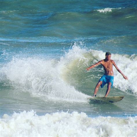 Mateus Santos Ataca O Lip Na Praia Da Caueira SE Sombreiro Surf