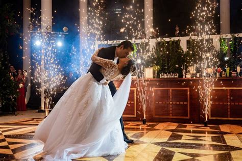 Fiesta De Bodas Y Novia Una Fiesta De Bodas Con Un Hombre Y Una Mujer