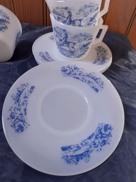 4 Tasses Et Sous Tasse En Verre Opalin De Arcopal Décor Bleu Toile De