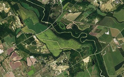 Exploiting Multi Region Data Locality With Lambda Edge