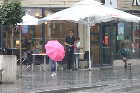 Мълния удари млад мъж по време на потопа в София Информационна агенция ПИК