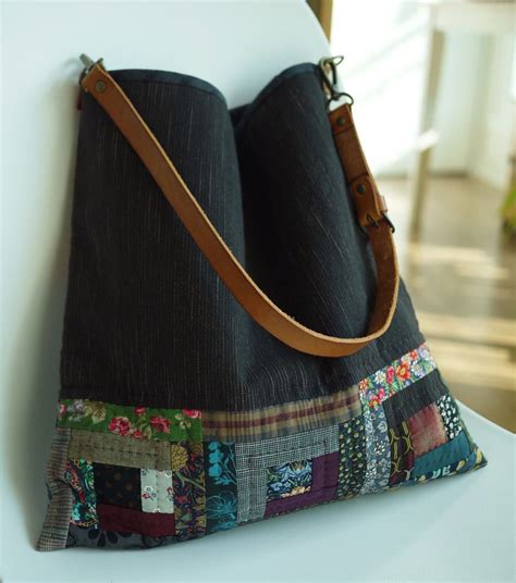 Namoosu On Instagram 한땀한땀 손바느질의 느낌이 예쁜 패치워크 숄더백만들다 손으로만든가치 핸드메이드 퀼트 퀼트가방 패브릭가방 패치워크