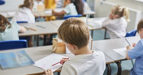 Most lesz elsős a gyermeked Ne írni tanítsd meg hanem bekötni a