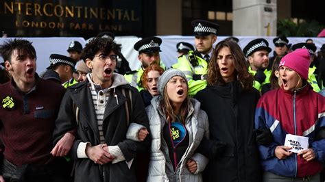 Aktivis Lingkungan Greta Thunberg Ditangkap Di Konferensi Minyak Di