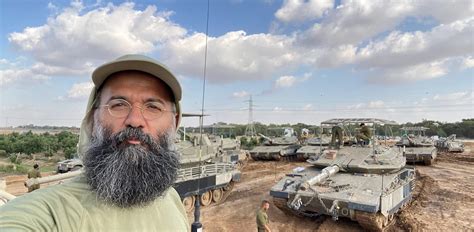 המתנדבים שמתקינים מצלמות רכב אזרחיות על טנקים גלובס