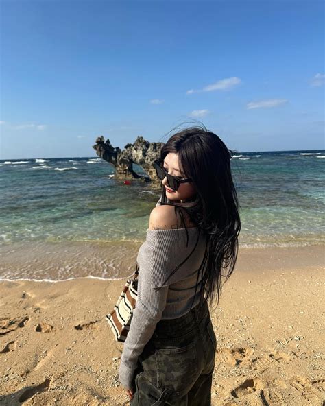 横田未来 〜重大なお知らせ〜 この度98日の誕生日に写真集を発売する事になりました。 本日 7月8日 20時から予約開始してます🙆🏻