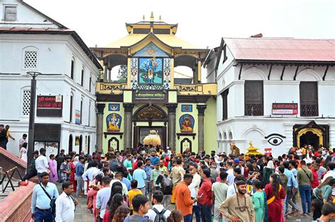 साउने सोमबारको व्रत सुरु पशुपतिमा भक्तजनकाे घुइँचाे तस्वीरहरू