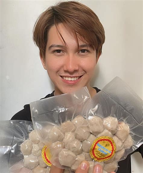 Kisah Sedih Sidik Eduard Berjuang Untuk Ekonomi Keluarga Jualan Basreng