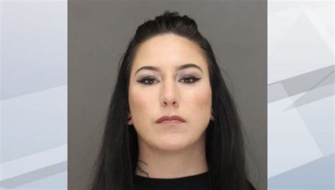 Une Femme Accusée De Meurtre Horrible Sintéressait à Jeffrey Dahmer