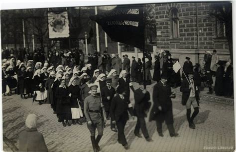 1 Maija Svinības Rīgā 1919 G Sarkanie Latviešu Strēlnieki 1917 1920 Fotogrāfijas Latvju