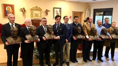 Santo Súbito ha entregado bustos de san Juan Pablo II a la Iglesia