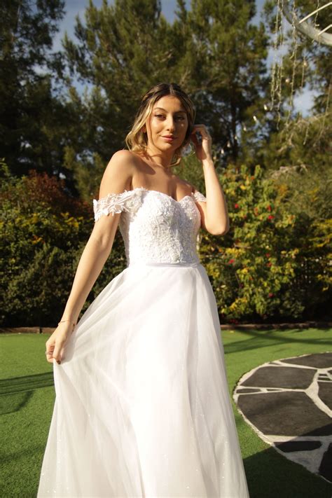 Ariela Kislev Bridal שמלות כלה אריאלה כסלו שמלות ערב סטודיו פרטי תפירה