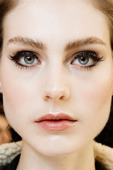 Eyebrows Grow So Fast How To Grow Out Your Eyebrows 5 Tips For Fuller