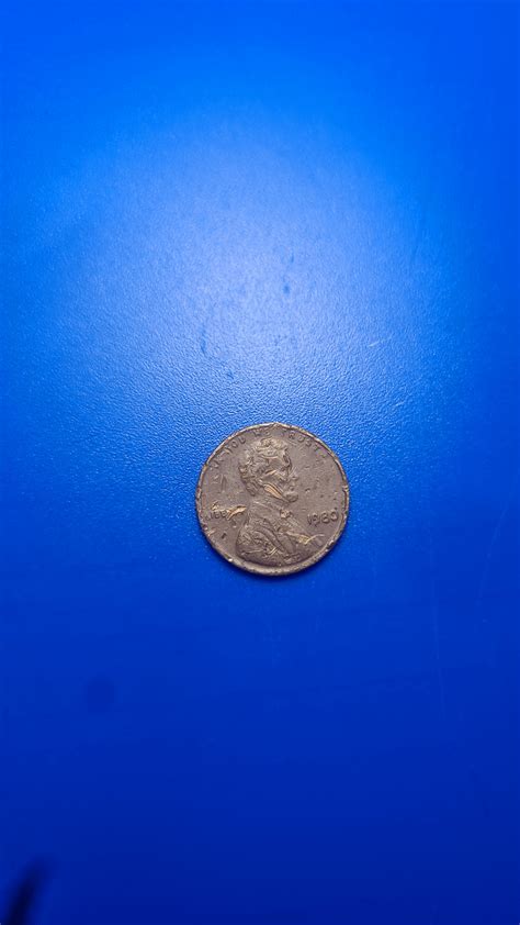 Cab Someone Tell Me If This Is Just An Old Penny Or An Errorr R