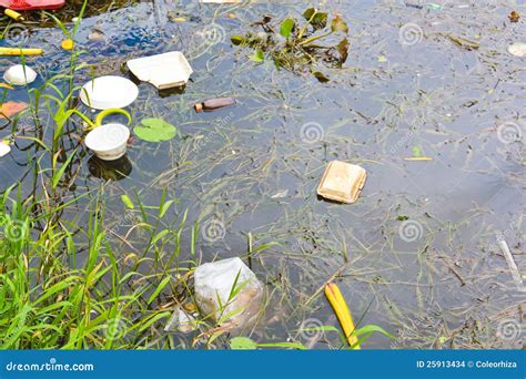 Agua Contaminada Foto De Archivo Imagen De Calor Negro