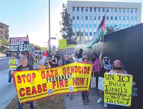 Pro Palestine Demonstrators March Near Mayors House Beverly Press