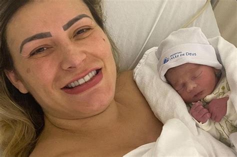 Filho de Andressa Urach filma mãe na cama outra mulher Fetiche