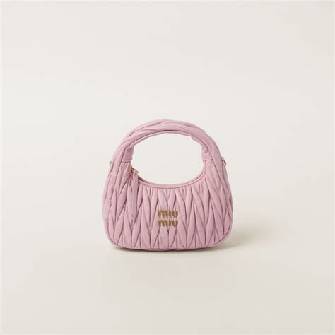Wander Matelassé软羊革新月包 雪粉色 Miu Miu
