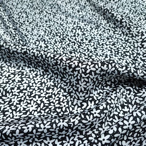 Tessuto Satin A Fantasia Motivo Floreale Nero Bianco Iaia Tessuti