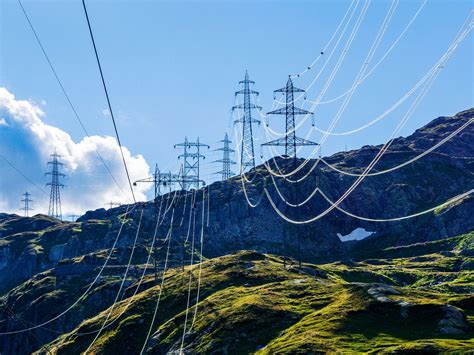 Lets Do The Shocking Physics Of Why Power Lines Sag WIRED