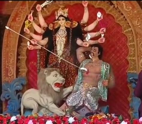 अडानी एसीसी दुर्गा उत्सव समिति द्वारा स्थापित की गई मां दुर्गा की भव्य