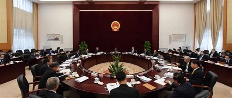 省十三届人大常委会第一百次主任会议召开 决定5月23日至25日在贵阳召开省十三届人大常委会第三十二次会议贵州省草案工作