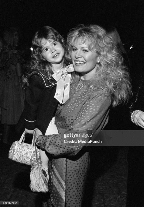 Sally Struthers And Daughter Samantha Circa 1980s Credit News Photo