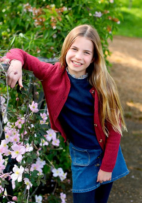 Video Princess Charlotte Hugging A Stranger At Sandringham