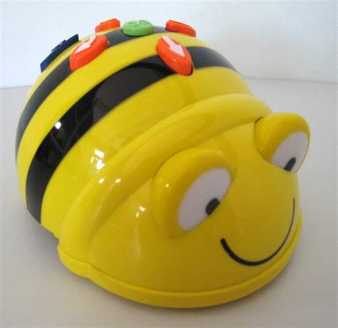 Bee Bot 6 Bee Bots Im Set Mit Ladestation Kreismedienzentrum Rems