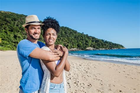 Romantisches Paar Am Strand Kostenlose Foto