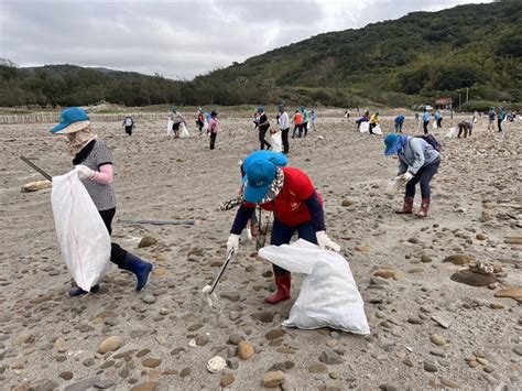 屏東最髒亂海岸 八瑤灣淨灘清出逾2000公斤垃圾 地方 中央社 Cna