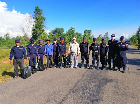 លោក ហួត ហេង ចៅសង្កាត់ ទី១ និងលោក ឆុង ថាវ៉ន សមាជិកក្រុមប្រឹក្សា សង្កាត់ បាន ដឹកនាំ មេភូមិ