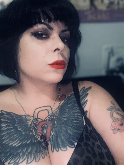 Red Lipstick Is A Must💋 Scrolller