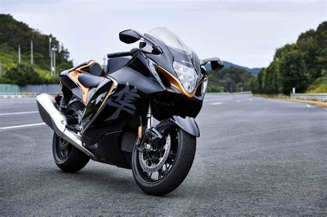 【価格決定】 スズキ新型『隼（ハヤブサ）』のお値段は段階的に215万6000円から 発売日は4月です！【suzuki Hayabusa