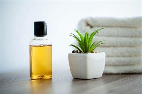 روغن خراطین چیست؟ ۵ خاصیت روغن خراطین و نحوه مصرف آن تشخیص اصل بودن