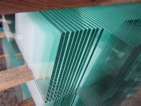 China Clear Louvre Glass With Straight Polished Edge Work China