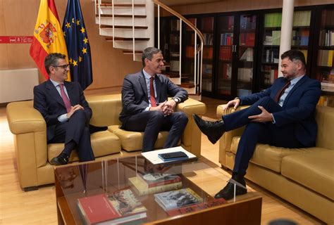 Se fijan en el look de Rufián con Sánchez y sacan una conclusión rápido